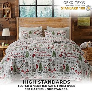 Great Bay Home 3-Piece Christmas Quilt Set with Shams. Reversible Bedspread Coverlet with Holiday Pattern. Carol Collection (Full/Queen)
