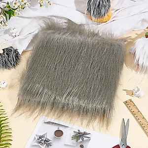 FINGERINSPIRE Faux Fur Fabric 21.7x21.7 Inch Rectangle Shaggy Plush Fluffy Fuzzy Fur Patch Gray Precut Faux Fur Square Fabric Sewing Fur Cuts for Fursuit Cosplay Costume Dwarf Craft Supply Decoration