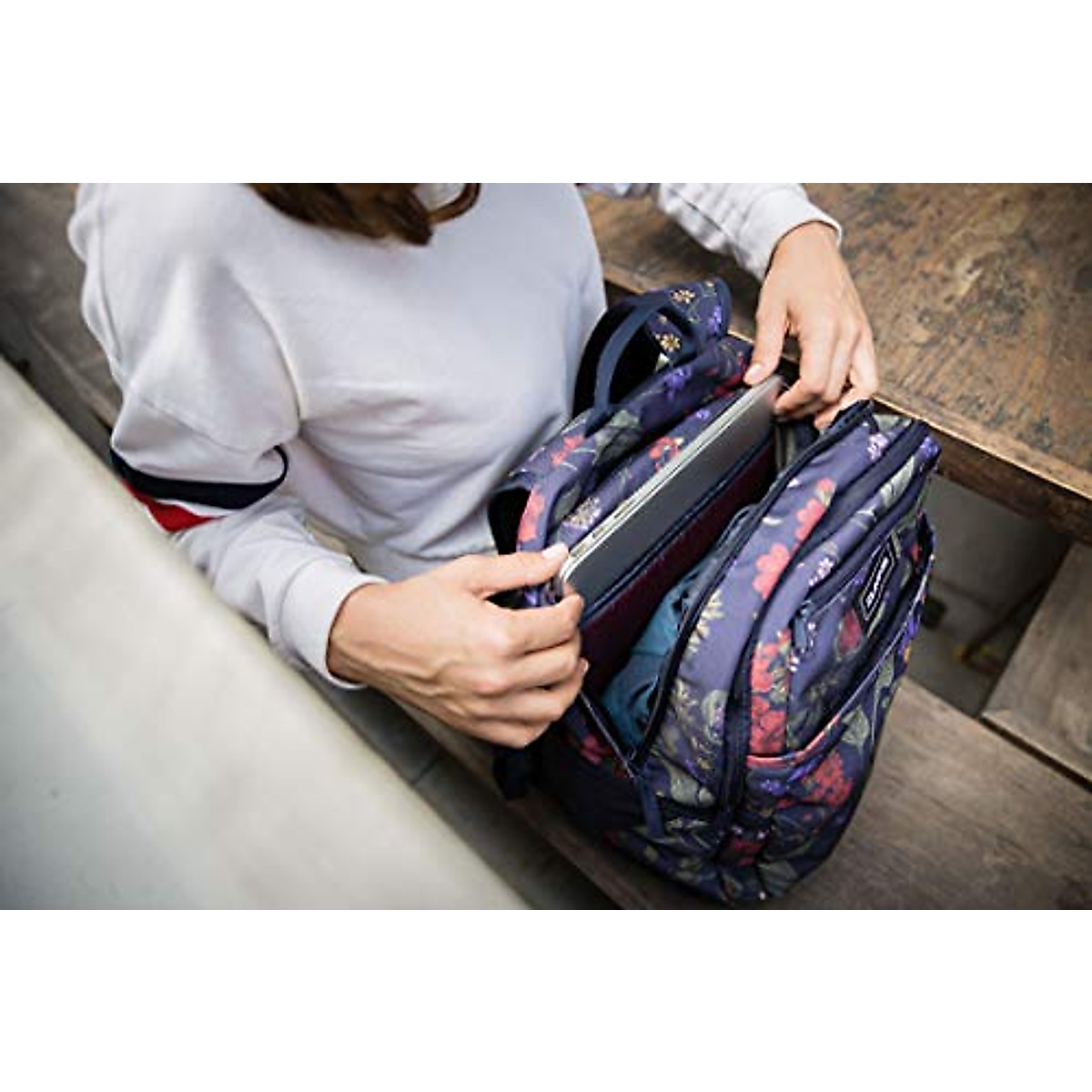 Dakine Essentials Pack 26L - Crescent Floral, One Size
