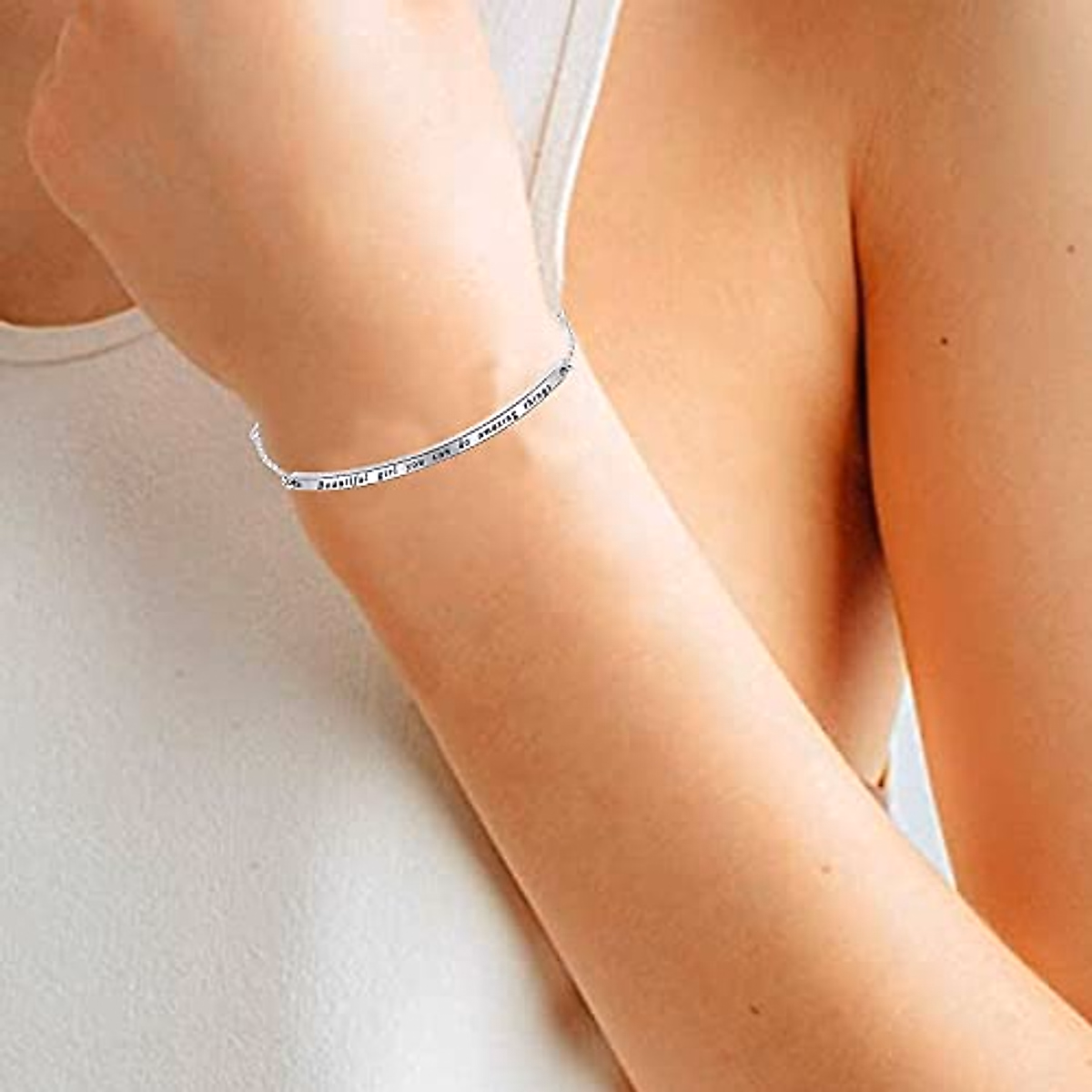 IOHUPCI Sterling Silver Bracelet Gift For Women Sister Mother Friends - Engraved Inspirational Charm Bracelets Adjustable Bangle Jewelry (Beautiful women You can do Amazing Things)