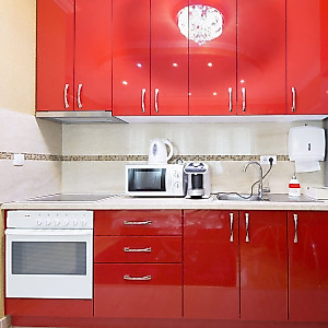 Wudnaye Red Contact Paper Peel and Stick Wallpaper for Kitchen 15.7inchx78.7inch Shiny Red Wallpaper Self Adhesive Contact Paper for Cabinet Wallpaper Stick and Peel Contact Paper Decor Wall Paper