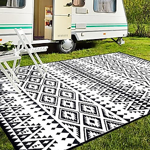 DiiKoo Outdoor Rug Mat for Patio, 6x9ft Waterproof Reversible Plastic Straw Rugs, Camping Carpet Area Mats for RV, Porch, Deck, Backyard, Balcony, Camper, Picnic, Beach, Trailer, Black & White