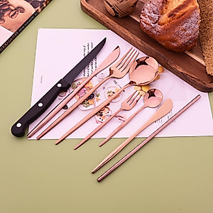 Uniturcky 62-Piece Rose Gold Flatware Set for 8 Stainless Steel Silverware Set with Steak Knives, Plus Reusable Metal Straws and Butter Knives, Party Tableware Cutlery Set, Mirror Polished