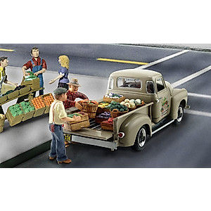Woodland Scenics Autoscene Paul's Fresh Produce Pickup Truck w/Figures HO Scale