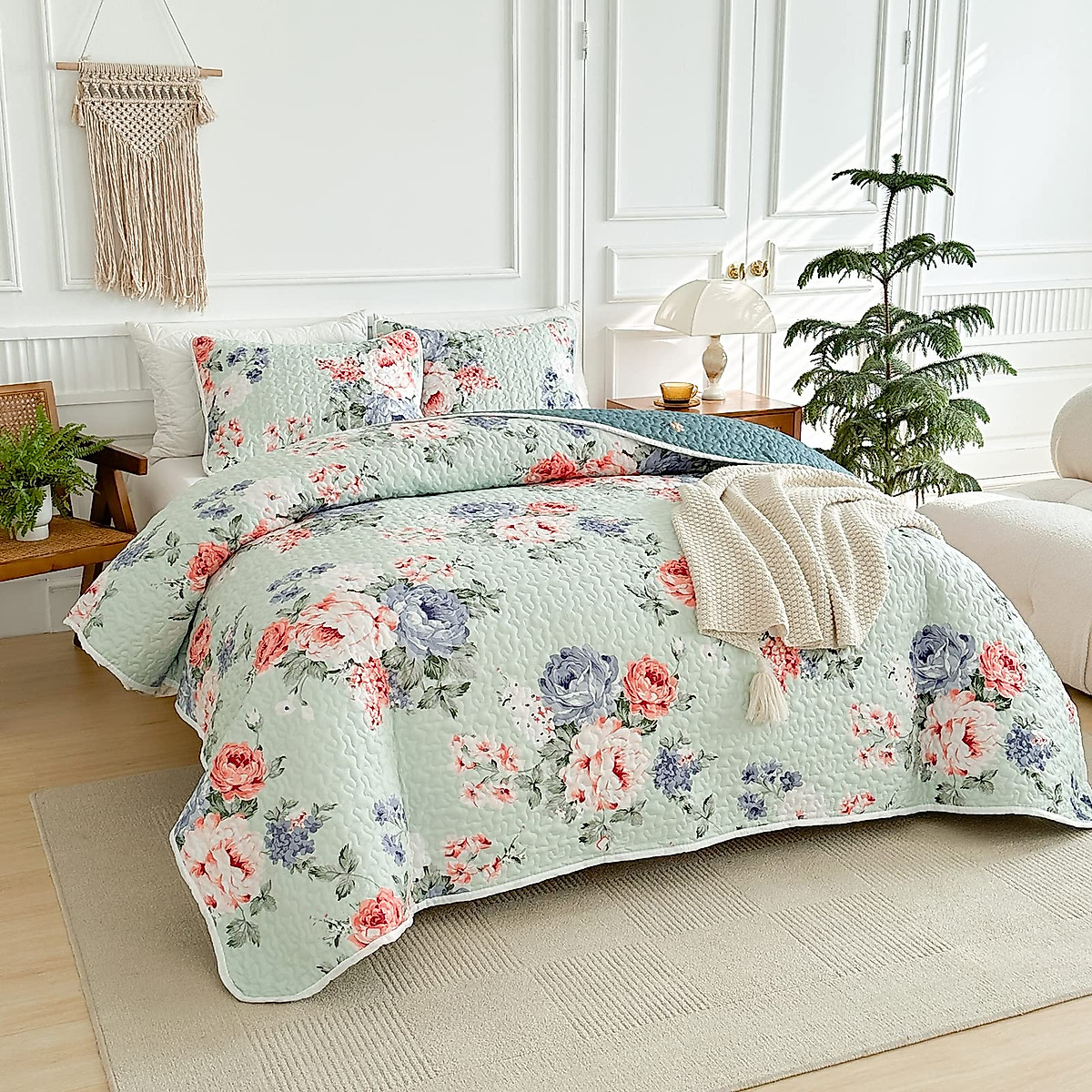 UOZZI BEDDING Botanical Quilt Set Queen Size 90x90 3 PC Reversible Soft Microfiber Lightweight Green Coverlet with Blue Red Flowers Bedspread Summer Bed Cover for All Season (1 Quilt+ 2 Shams)