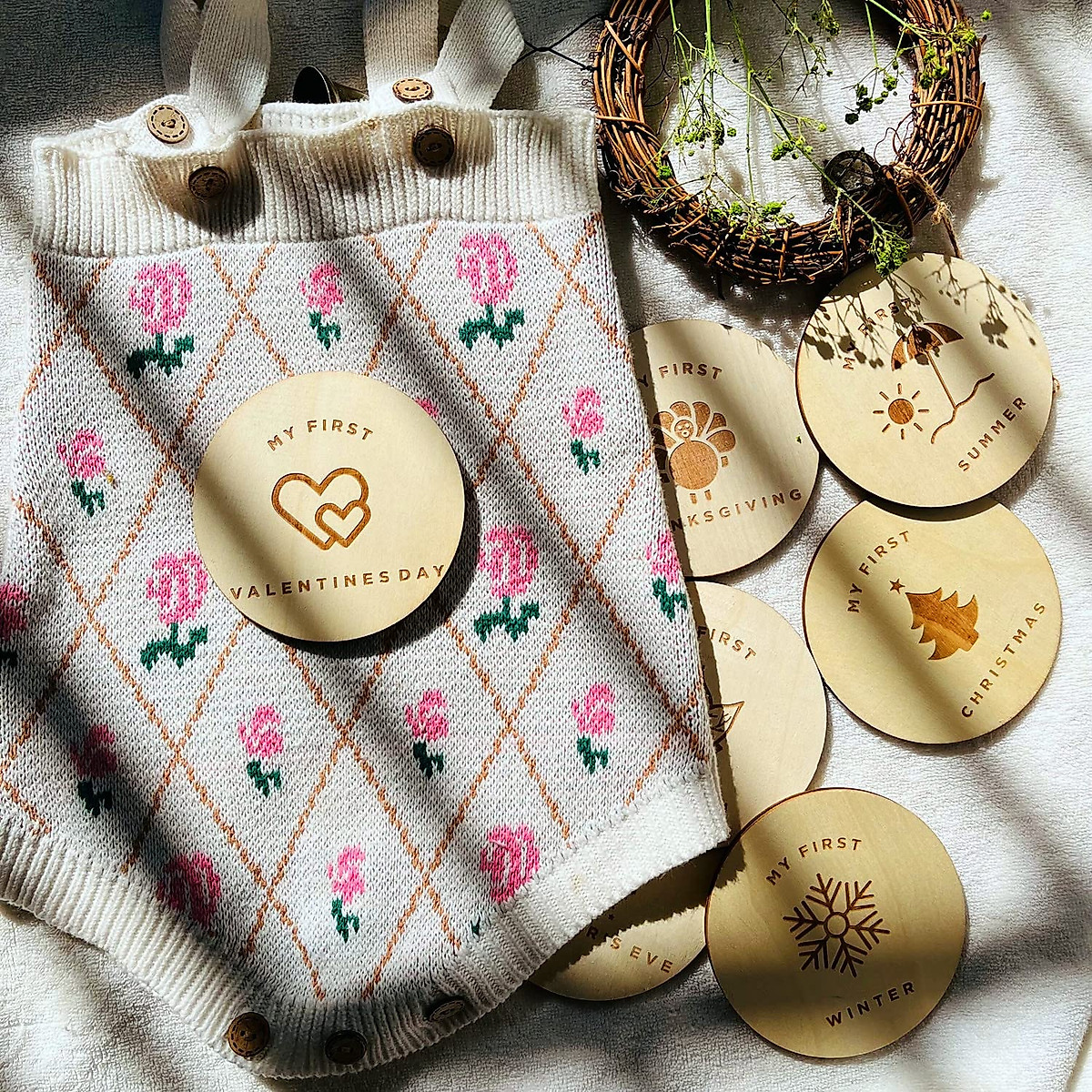 Zenkeeper 9 Pcs Baby Milestone Plaques Milestone Discs Wooden Milestone Cards Laser Cut and Engraved, Holiday Milestone Plaques Signs for Baby