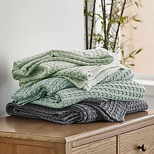 Bedsure Cooling Cotton Waffle King Size Blanket - Lightweight Breathable Blanket of Rayon Derived from Bamboo for Hot Sleepers, Luxury Throws for Bed, Couch and Sofa, Dark Grey, 104x90 Inches