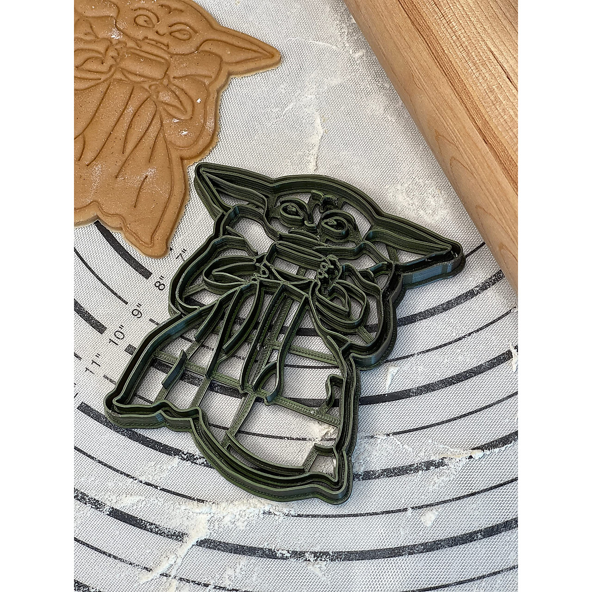 Premium Star Wars Exclusive The Mandalorian Baby Yoda Grogu With Soup Bowl Cookie Cutter Mold 4-Inch-Scale Produced by 3D Kitchen Art