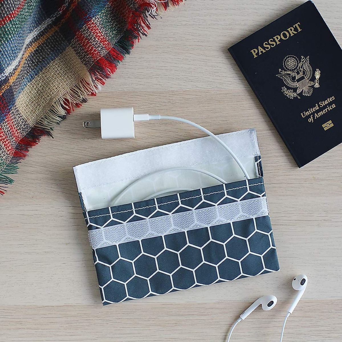 LunchSkins Reusable Snack Food Bag, Charcoal Honeycomb (LS2-HONEYCOMB-CHA)