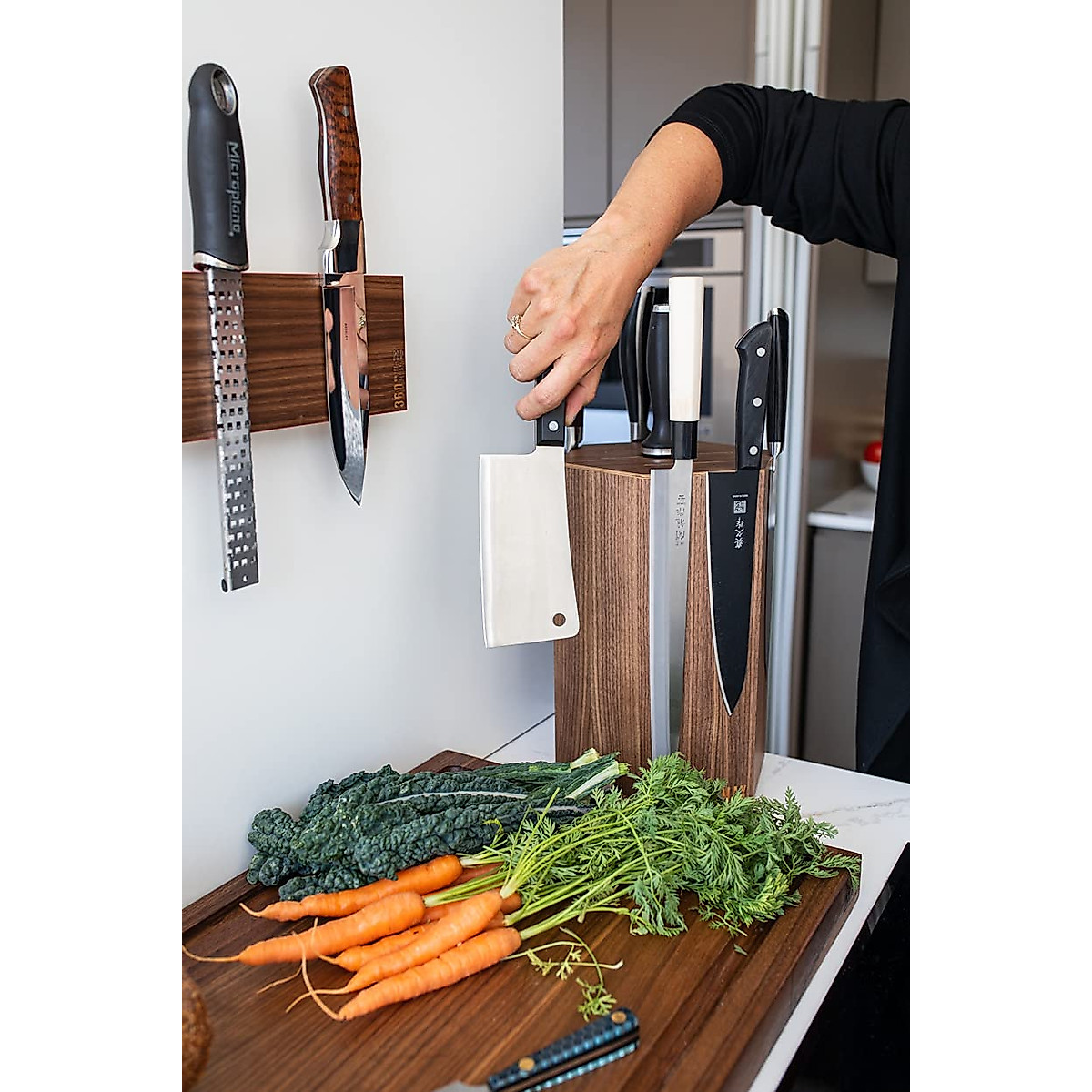 360 Knife Block MAX - (walnut) rotating, magnetic, knife block - NOW w/top slots - capacity for 20+ knives & 12" blades (Walnut wood)