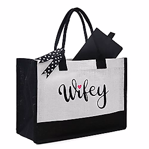 BeeGreen Wifey Jute Beach Bag w Inner Zipper Pocket White Burlap Tote Bag Laminated Interior Large Wedding Gifts Embroidery Monogram Bridesmaid Gift for Engagement Honeymoon Bridal Shower Gift