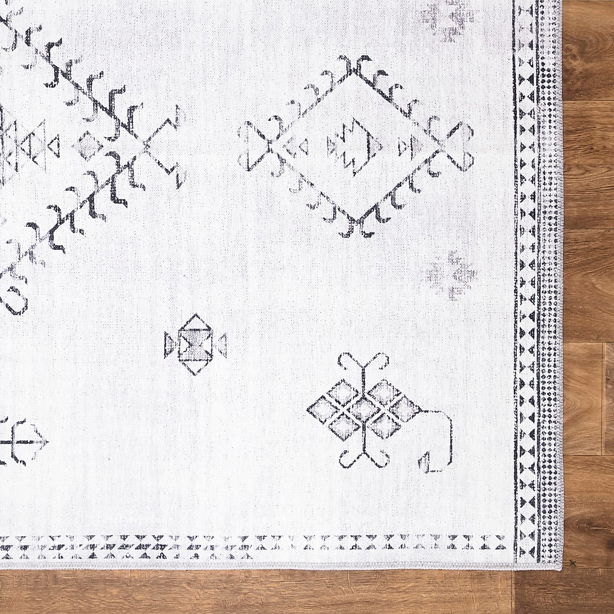 Bloom Rugs Mysia Washable 4x6 Rug - Ivory/Black Modern Geometric Area Rug for Living Room, Bedroom, Dining Room, and Kitchen - Exact Size: 4' x 6'