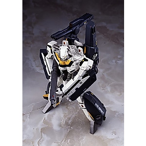 Macross 1/72 Scale VF-1S Strike Battroid Valkyrie Construction Kit by Hasegawa