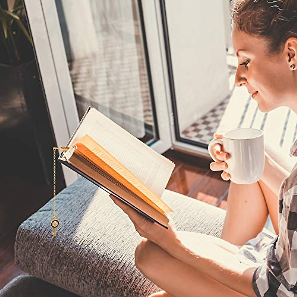 8 Pieces Metal Feather Pendant Bookmarks 3D Gold Vintage Bookmark Shell Tower Strawberry Snowflake Pendant Bookmarks Presents for Teens Adults Friends Readers Students