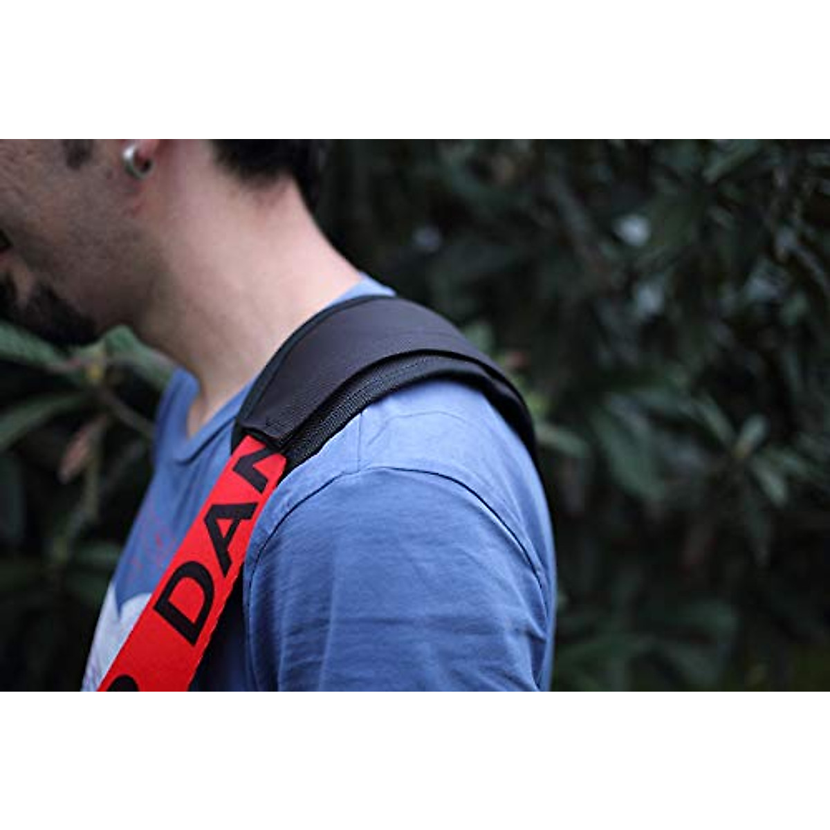 D'Addario Accessories Gel Guitar Strap Pad - Pad for Guitar Strap - Relieves Discomfort - Fits Over Guitar Straps - Black