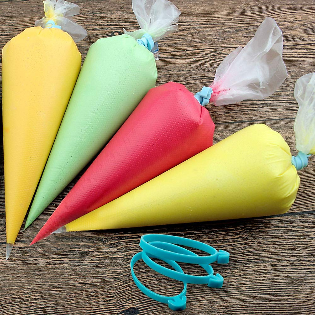 Weetiee Pastry Bag - 100 Pieces 16 Inch [Extra Thick] Disposable Piping Bags Set with 8 decorating tips, 1 coupler and 3 Bag Ties for Cake Decorating Royal Frosting