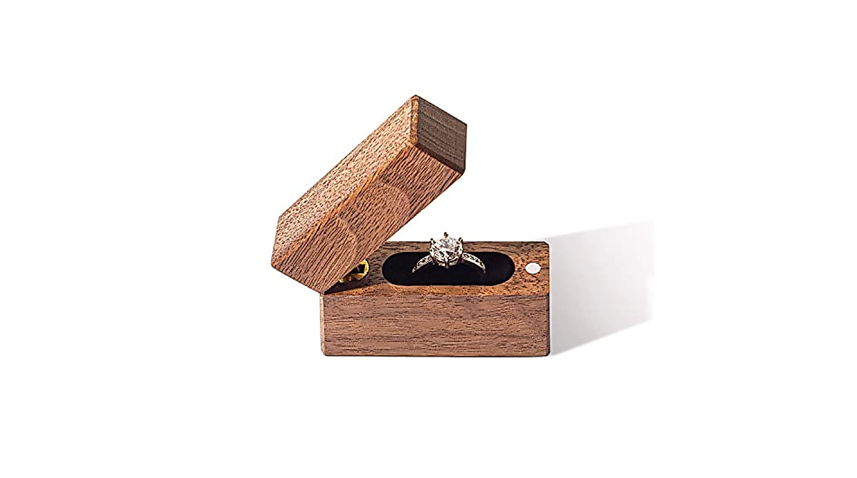 Elegant Walnut Engagement Ring Box for Surprises | Wislist