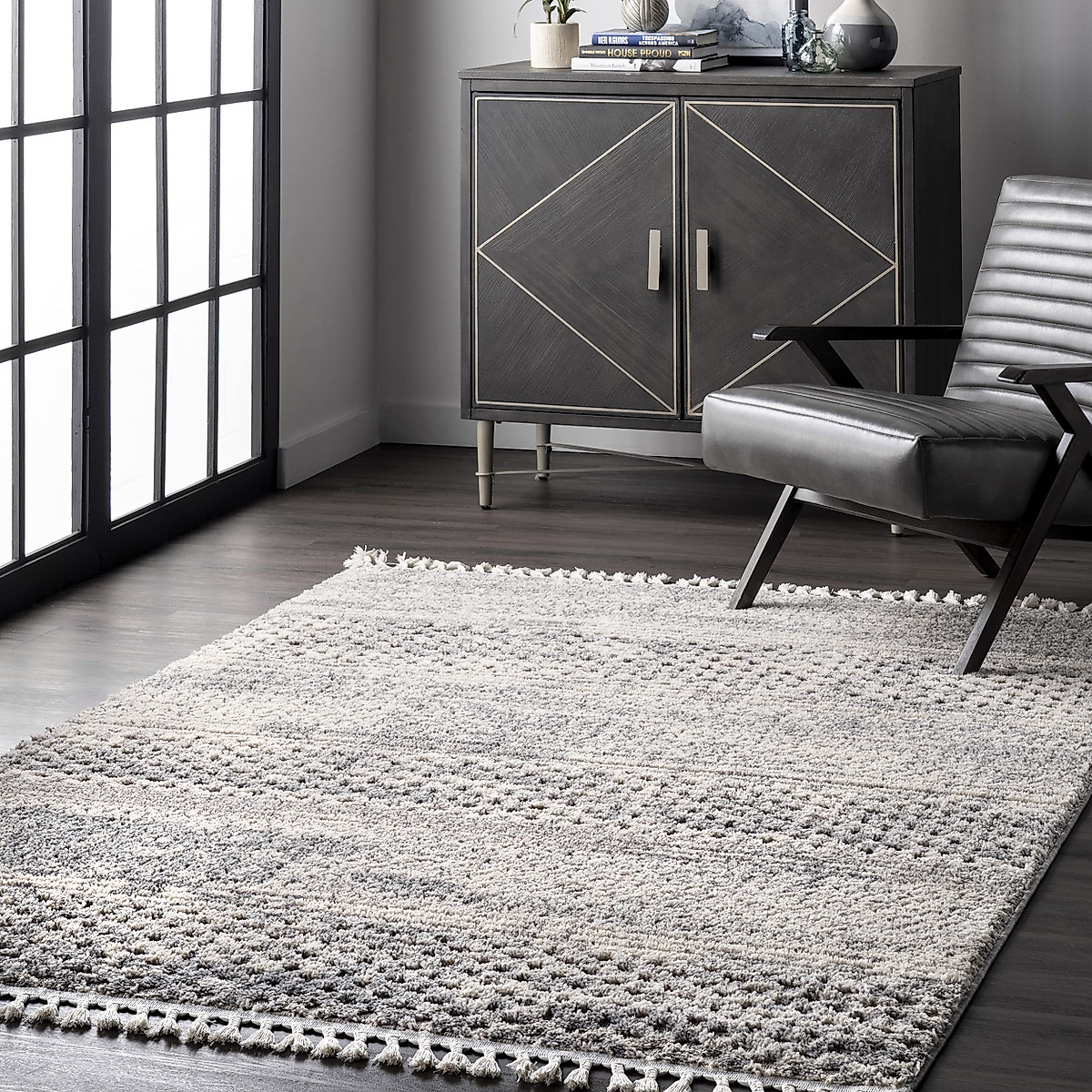 nuLOOM Lira Textured Geometric Tassel Area Rug, 4x6, Grey