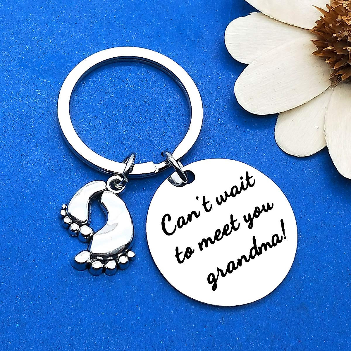 Grandma to Be Pregnancy Announcement Keychain Can't Wait to Meet You Grandma Keyring Baby Birth Announcement Jewelry Gift for Grandparents