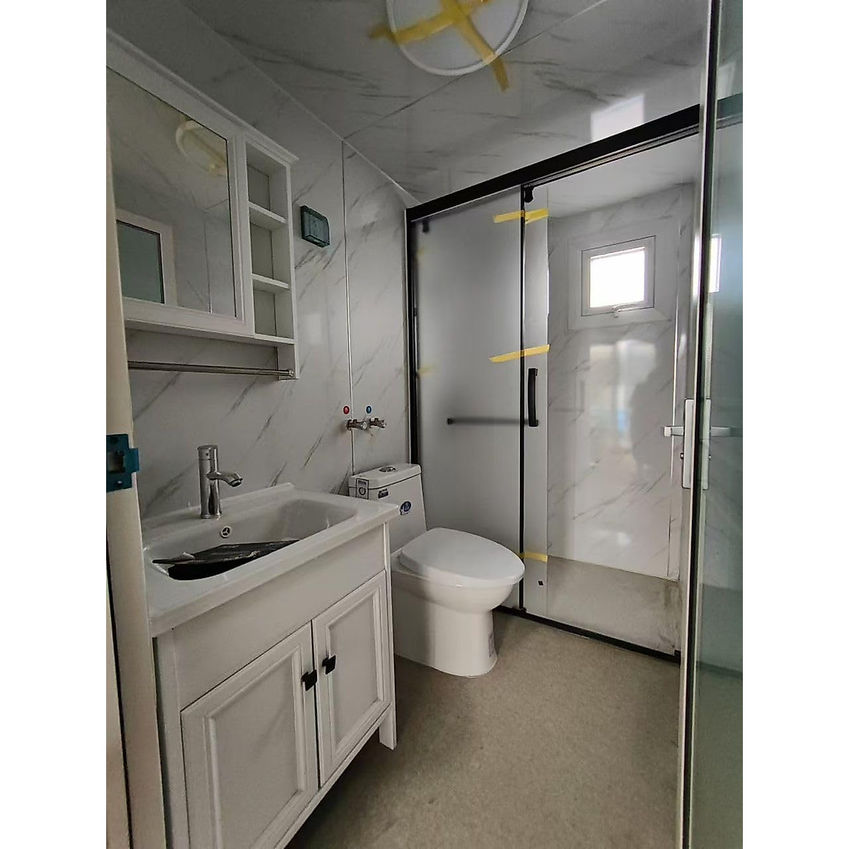 Luxury 40 ft Tiny House: Portable prefab Home with 2 bedrooms, a Fully Equipped Bathroom and Kitchen, Designed for Adult Living. This Foldable Mobile Home boasts a Durable Steel Frame.
