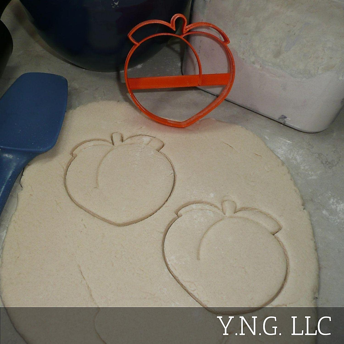 PEACH FRUIT JUICY FOOD DETAILED WITH STEM LEAVES COOKIE CUTTER MADE IN USA PR4855