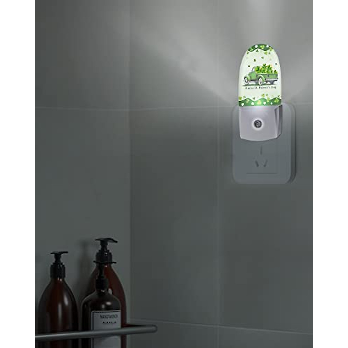RisQiten St. Patrick's Day Night Light, LED Plug in Night Light, Green Truck Gold Lucky Clover Night Lights with Dusk to Dawn Sensor Decorative Kids/Adults Nightlight for Bedroom Bathroom