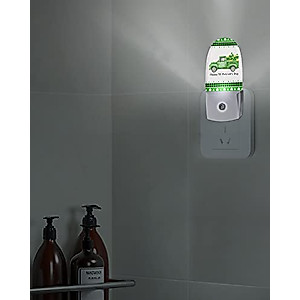 RisQiten St. Patrick's Day Night Light, LED Plug in Night Light, Green Checkered Truck Lucky Clover Gold Night Lights with Dusk to Dawn Sensor Decorative Kids/Adults Nightlight for Bedroom Bathroom