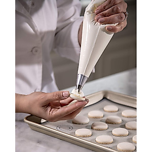 Angel Bake Silicone Mat - Two mats, 0.7 mm thick for even heat distribution and extended durability.