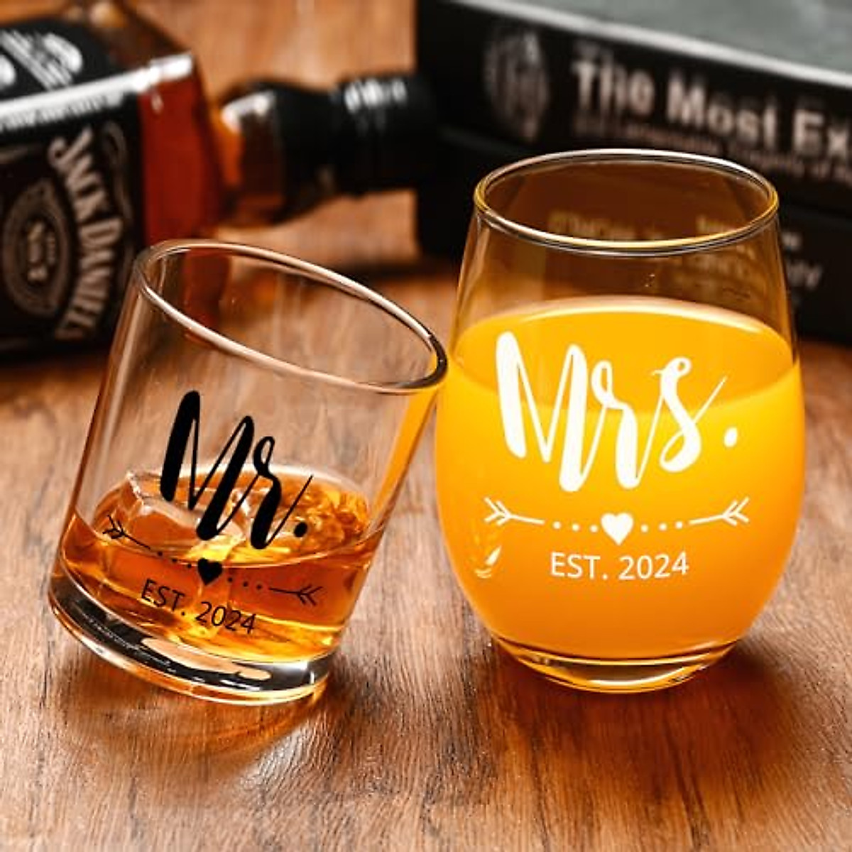Futtumy Mr and Mrs Gifts, Mr and Mrs Est 2024 Whiskey and Wine Glass, Wedding Gifts Valentines Day Gift Christmas Gift Bridal Shower Gifts for Newlyweds Couples Mr & Mrs Wife Bride To Be Groom Bride