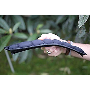 D'Addario Accessories Gel Guitar Strap Pad - Pad for Guitar Strap - Relieves Discomfort - Fits Over Guitar Straps - Black