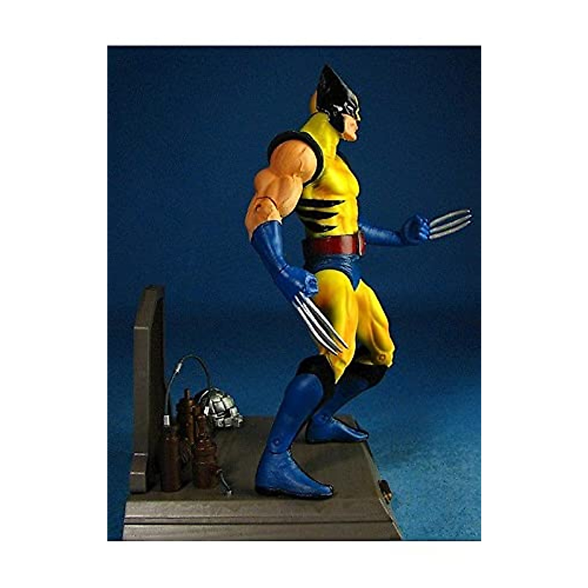 Diamond Select Toys 7-Inch Wolverine Action Figure with Deluxe Weapon X-Base and Display-Ready Packaging with Side Panel Artwork