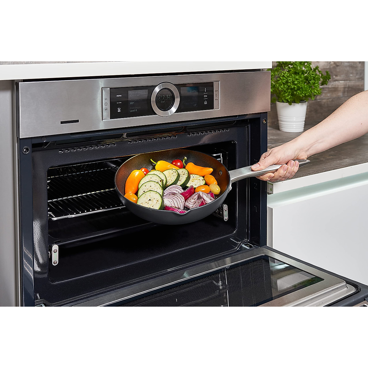 Zyliss Ultimate Pro Nonstick Frying Pan - Hard Anodized Frying Pan with Pour Spout - Non-Stick Stainless Steel Pan - Scratch-Resistant and Dishwasher-Safe Cookware - 11 inches