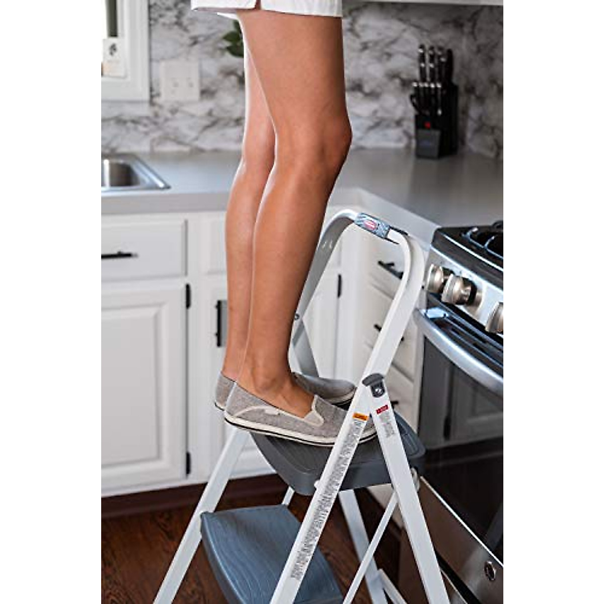 Rubbermaid 3-Step Steel Ladder, Folding Step Stool with Hand Grip and Non-Slip Feet, White, Tested to ANSI US Safety Standards, No Assembly Required (Amazon Exclusive)