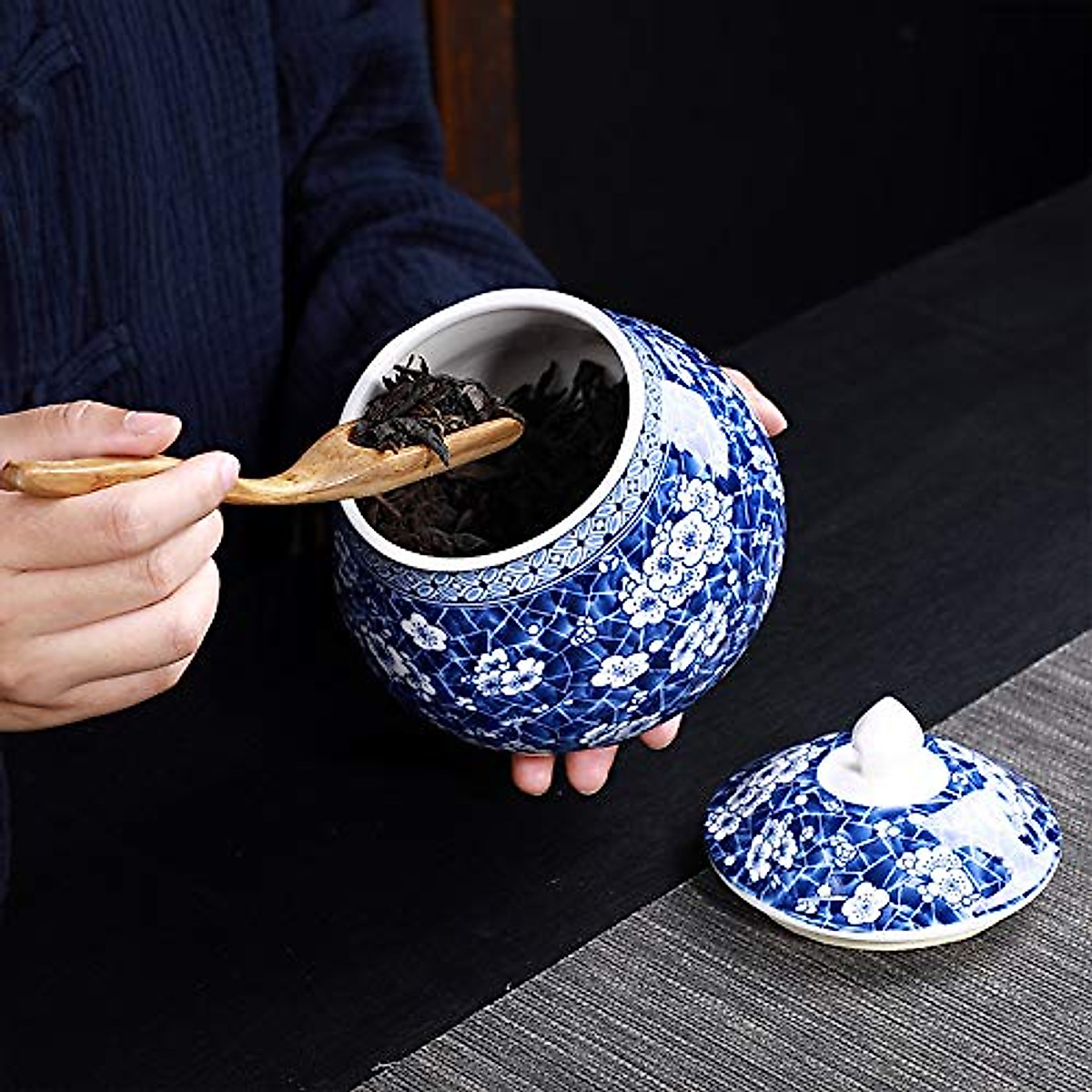 HUANG Ancient Chinese Style Creative Blue and White Ceramic Jar with Lid