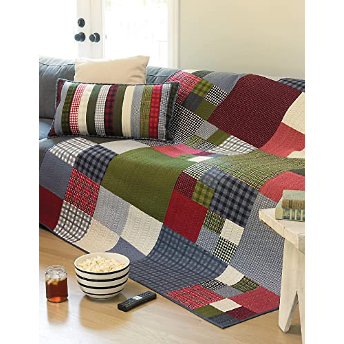 Home for the Holidays: Quilts & More to Welcome the Season