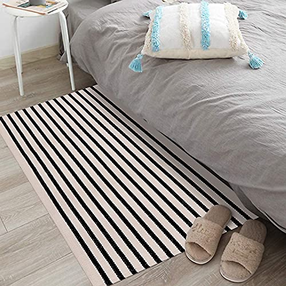 LEEVAN Black and White Striped Outdoor Rug Runner 24"x51" Layering Doormat Farmhouse Front Porch Rug Cotton Woven Washable Throw Carpet for Hallway/Front Steps/Bathroom/Kitchen/Home Entrance