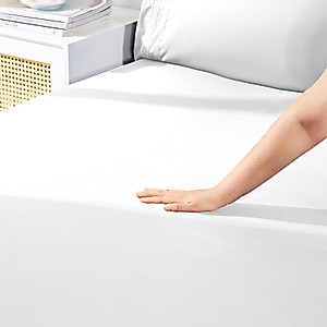 YIYEA Fitted Sheet Only, Premium Double Brushed Microfiber Deep Pocket Fitted Sheet Twin Size, Ultra Soft Fitted Bottom Sheet, Shrinkage, Fade Resistant, Twin, White