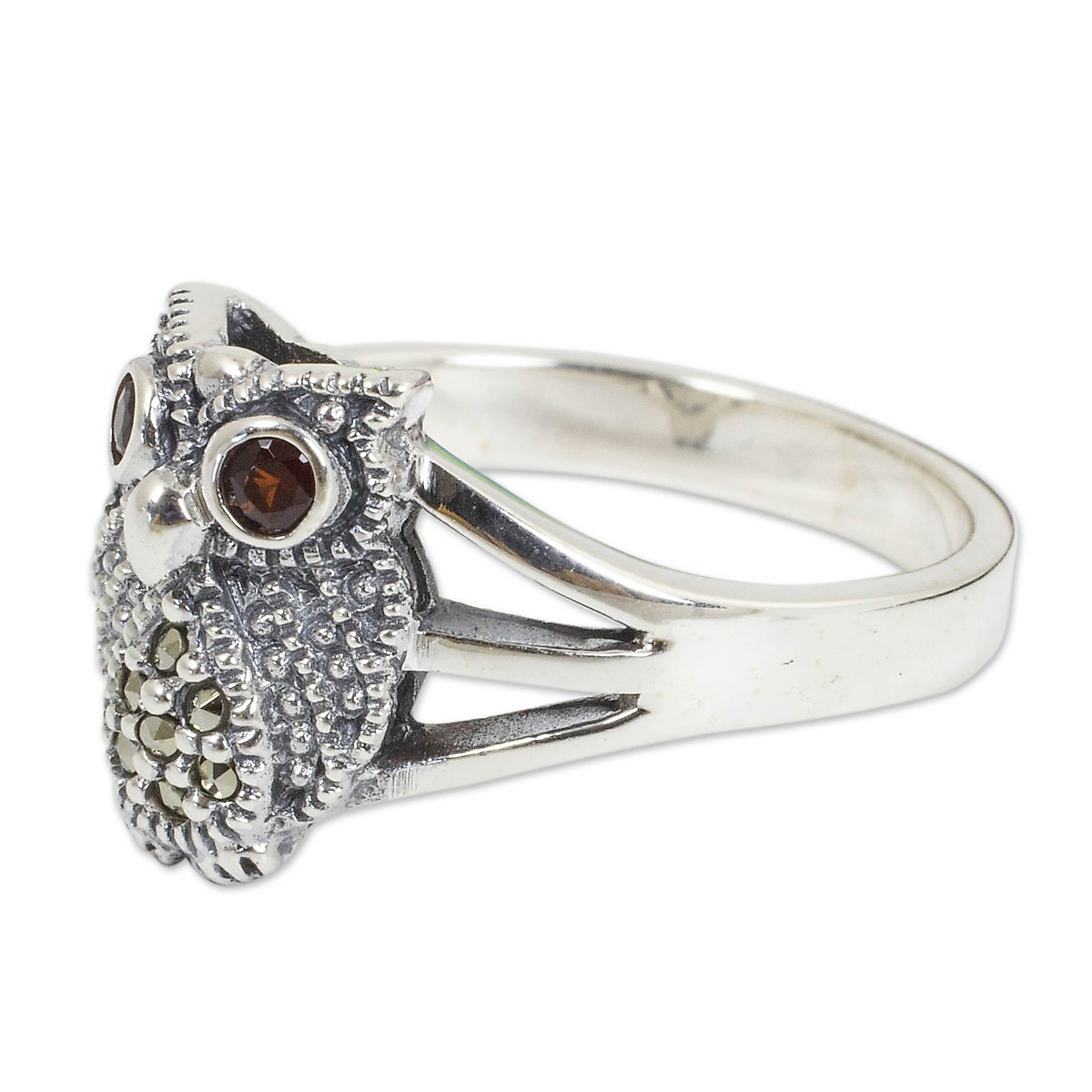 NOVICA Artisan Handmade Marcasite Garnet Cocktail Ring Thai Sterling Silver Grey Red Thailand Animal Themed Birthstone Bird [crownbezel 0.5 in L x 0.4 in W x 0.2 in H Band Width 3 mm W] ' Little