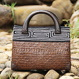 QTKJ Straw Bag, Beach Bag for Women, Handmade Rattan Handbag, Boho Retro Woven Tote Bag Round Wooden Handle, Summer Bag for Beach Vacation Daily