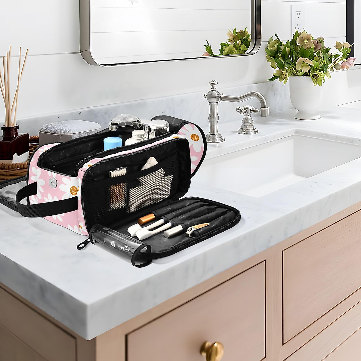 Sletend Large Capacity Cosmetic Bag Toiletry Bag for Men and Women Daisy Pink Print Portable Water Resistant Bathroom Shower Bag, Lightweight Dopp Kit Shaving Bag