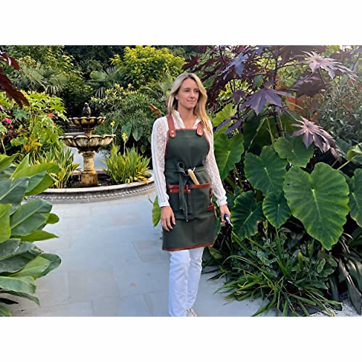 Garden Apron for Women Men, Gardening Apron with Pockets and Adjustable Leather Straps, Canvas Waist Kitchen Apron for Harvesting Weeding Gardening Cooking Baking, Gardener Gift Idea