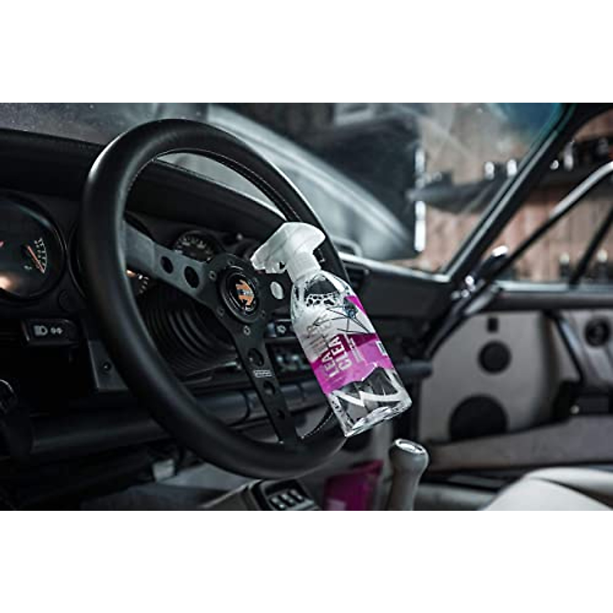 GYEON Quartz Q²M LeatherCleaner Mild 500 ml - Gentle Leather Cleaner Safe for All Leather Types - Remove Dirt and Oil from All Leather to Prepare for Protection