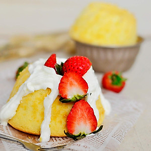 CHEFMADE 4PCS Mini Fluted Cake Pan, 4-Inch Non-Stick Tube Pans Kugelhopf Mold Cake Pan for Oven Baking (Champagne Gold)