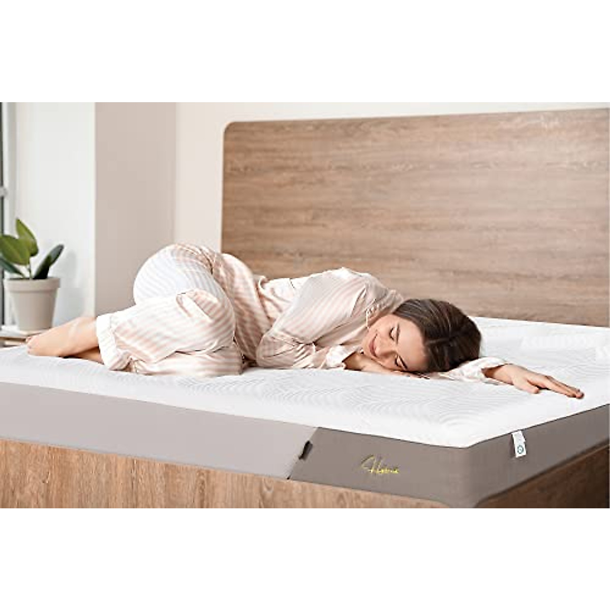 Minocasa 12 Inch Medium Firm Cool Gel Memory Foam and Innerspring Hybrid Mattress in a Box | CertiPUR-US Certified | Bed-in-a-Box | 5-Zone Support Pressure Relief | Motion Isolation (Queen)