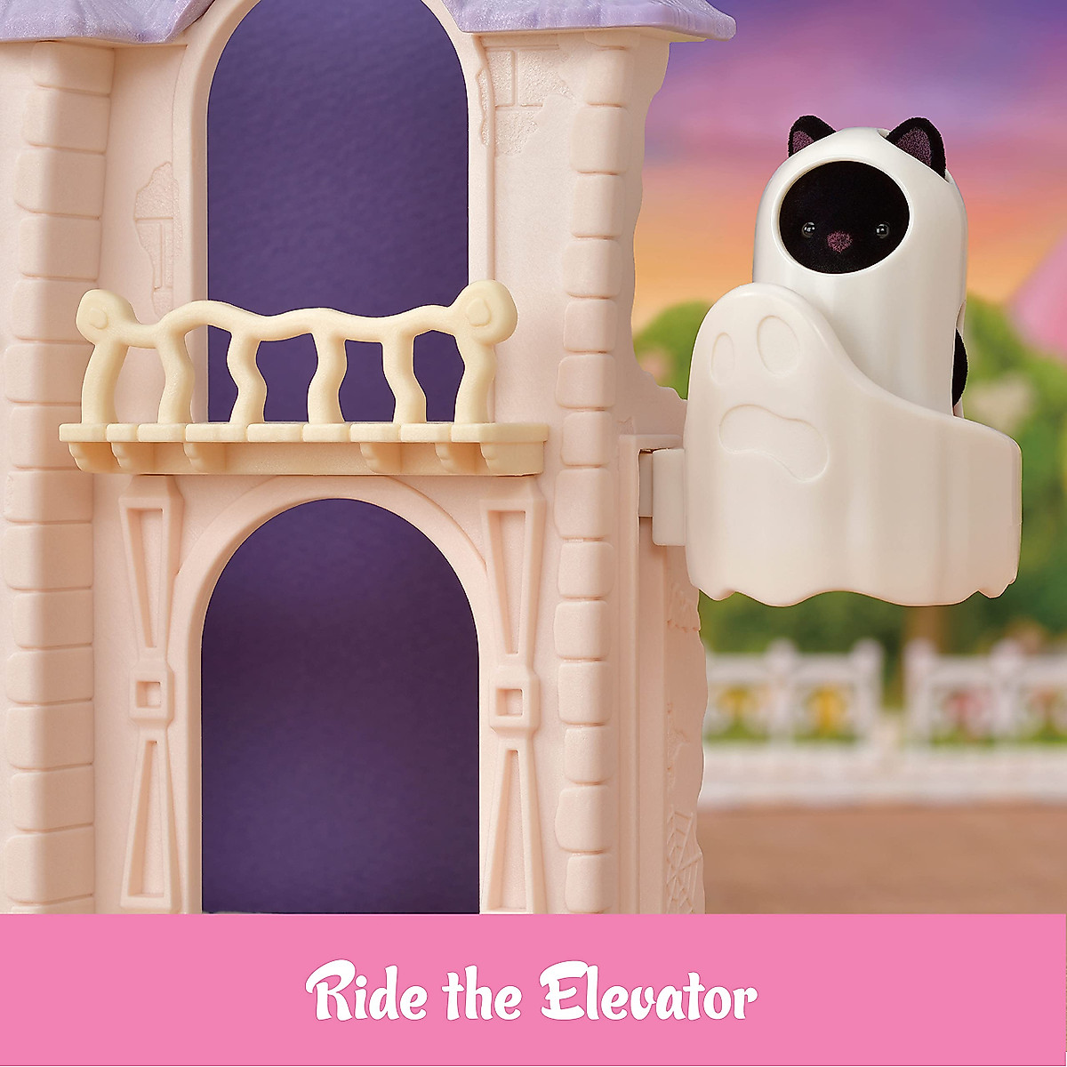 Calico Critters Spooky Surprise House, Dollhouse Playset with Collectible Doll Figures Included