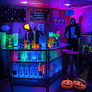 Onforu 2 Pack 120W Equiv LED Black Light Bulb, BR30 E26 Blacklight Bulbs for Glow in The Dark, 385-400nm, 15W Black Light Flood Light for Halloween Christmas Party, Body Paint, Fluorescent Poster