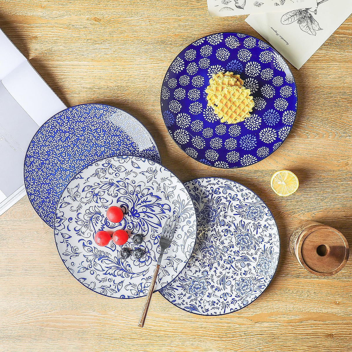 KitchenTour Ceramic Dinner Plates, 10.5 Inch Large Embossed Salad Plates Set of 4, Serving Plates for Dessert, Pasta, Steak, Dishwasher and Microwave Safe