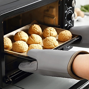 Pazash Oven Mitts Set, Heat Resistant 600F Silicone Oven Mitts, Soft Lining Good Grip Oven Mitt Set, Waterproof Mitt Potholders, Oven Gloves and Food Tong Sets,for Grilling, Baking, Cooking