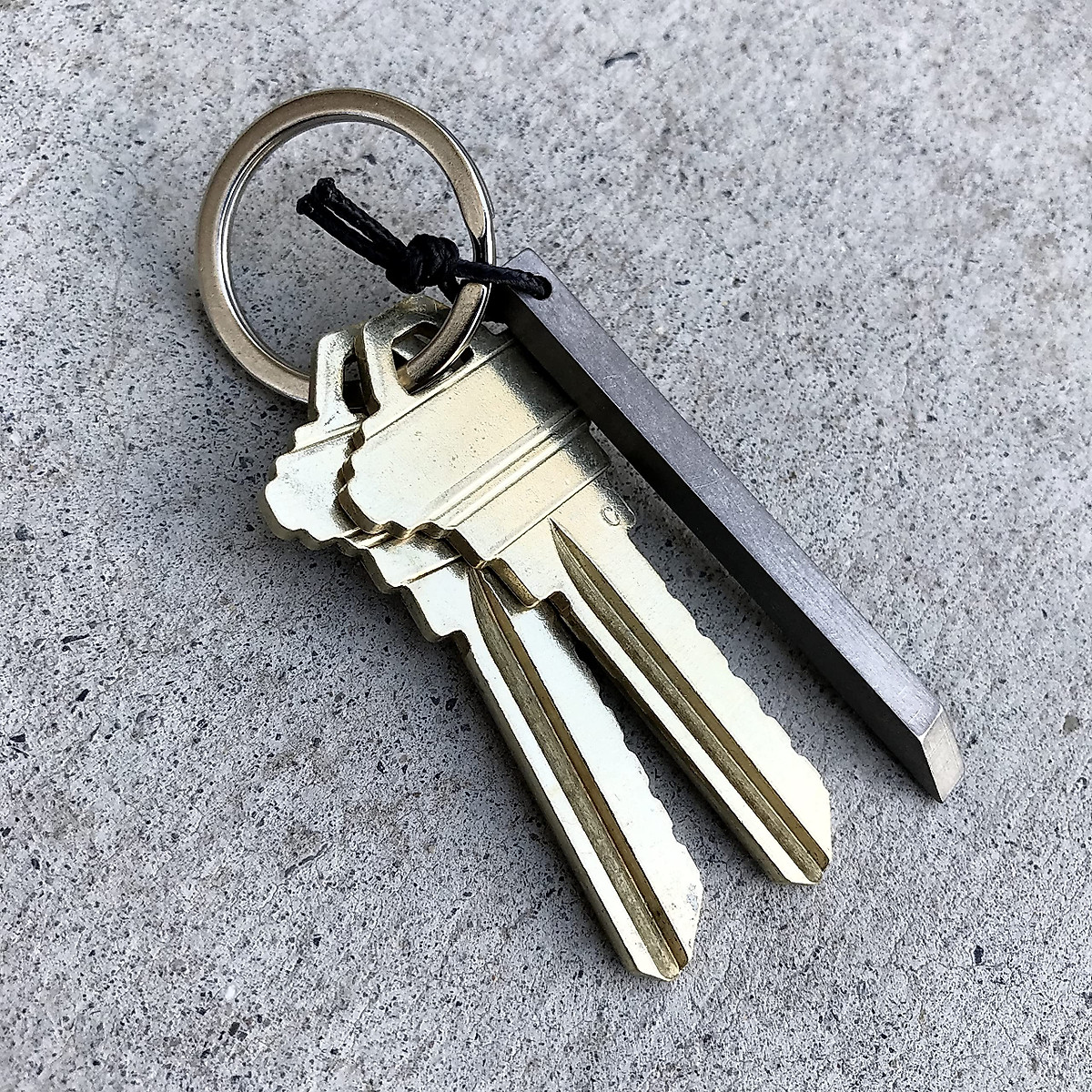 Mighty Mini Bar - Titanium Key Chain Pry Bar, Ultra Minimalist Slim EDC Small Prybar Multitool, Keychain Pry Tool, Every Day Carry Mini Prybar. Made by Gear Spool