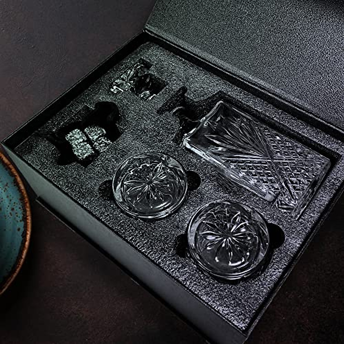 CHRHZN Whiskey Decanter Set - Gifts for Men Crystal Bourbon Decanter Set, Scotch Decanter Set,Whiskey Decanter with 2 Glasses in Gift Box, Gifts for Fathers, Brothers, Bosses, Husbands